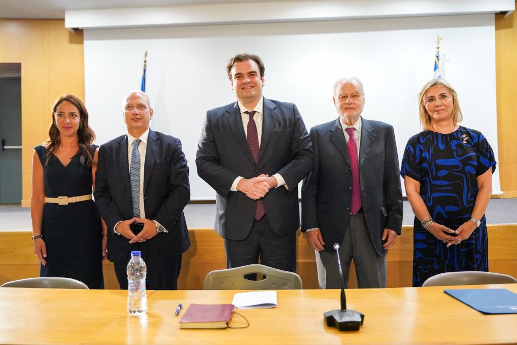 Βιογραφικό | Κυριάκος Πιερρακάκης